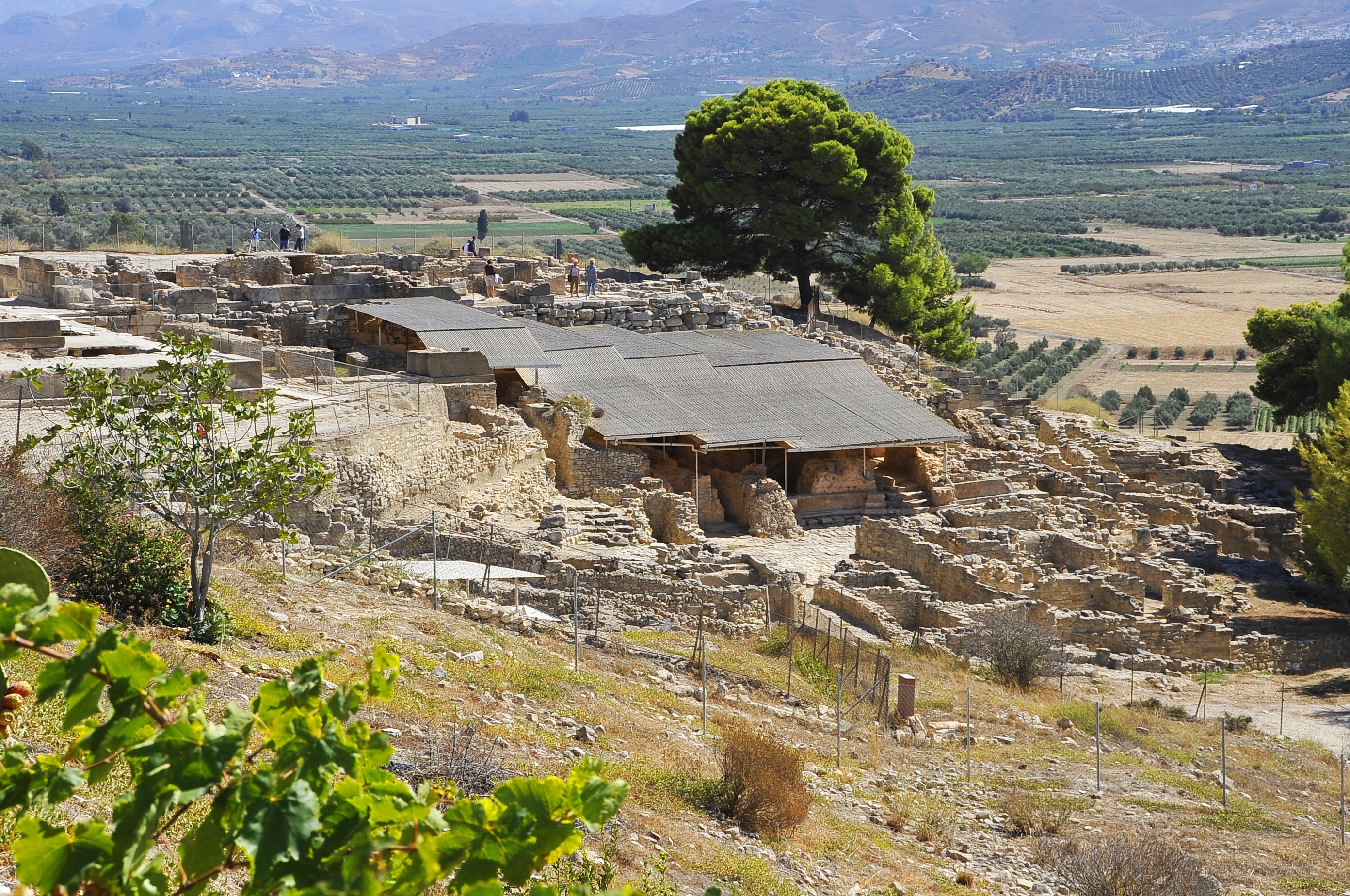 Vista de las ruinas del palacio de Phaistos, Creta Photo from Festos in ...