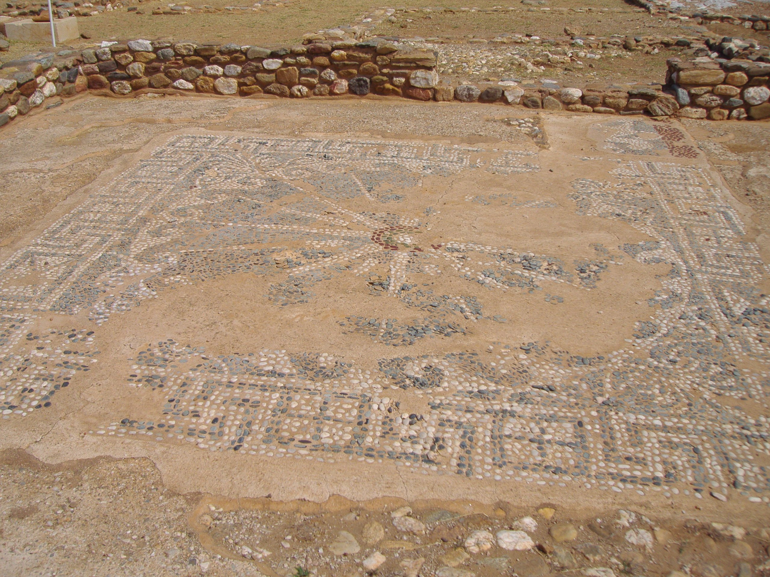 Mosaico en una de las viviendas de Olinto. Photo from Olynthos in ...