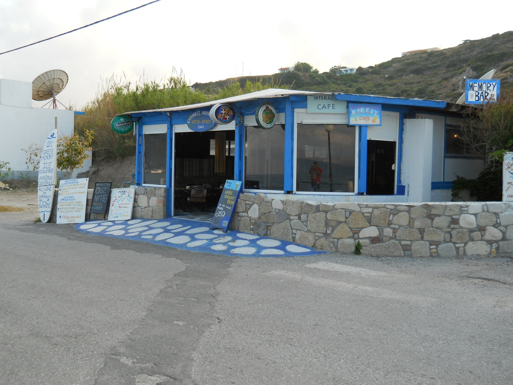 MEMORY BAR, KAMARI, KEFALOS Photo from Kamari in Kos | Greece.com