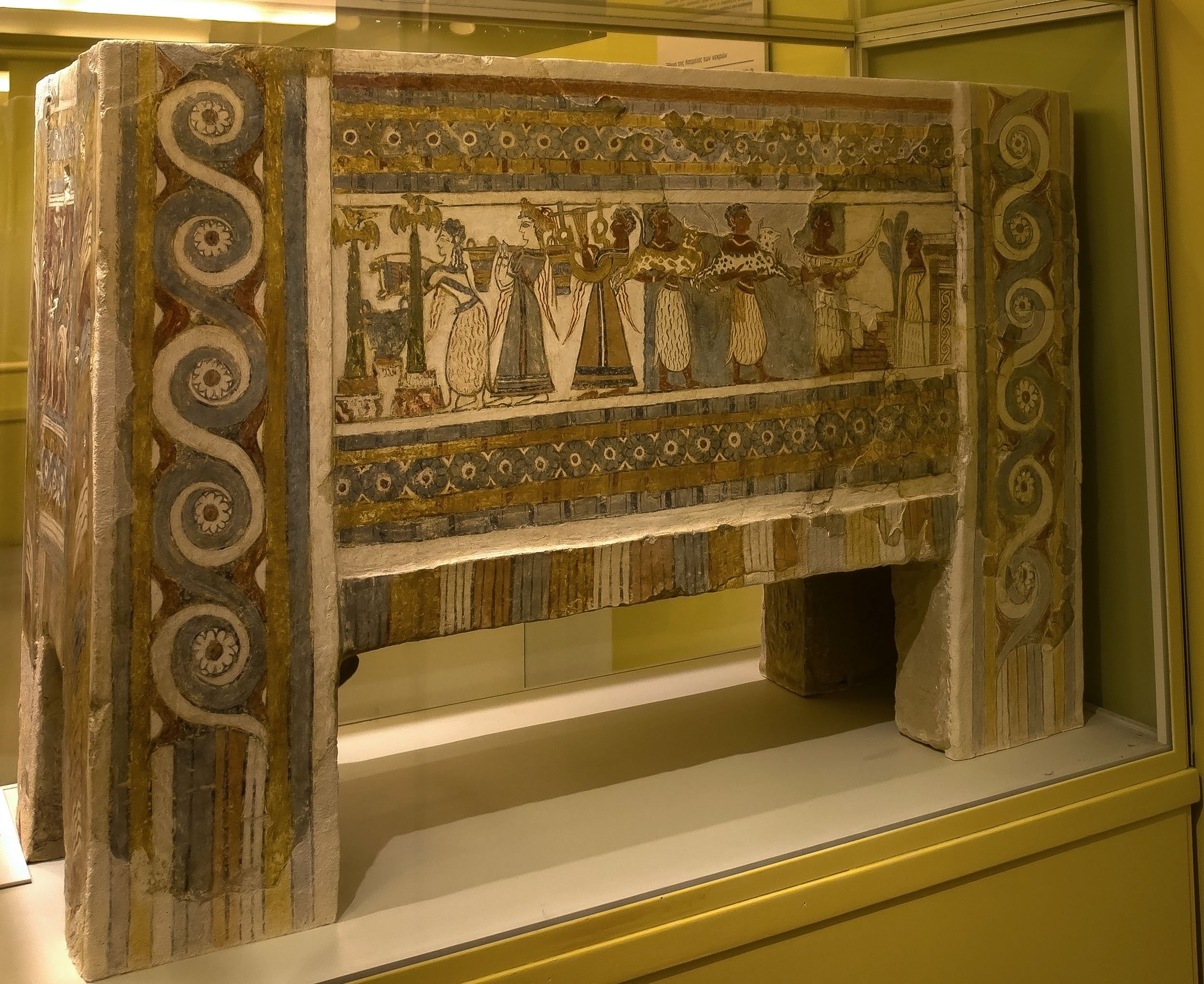 Crete island (GR) - Museo archeologico di Heraklion: Urna funeraria ...
