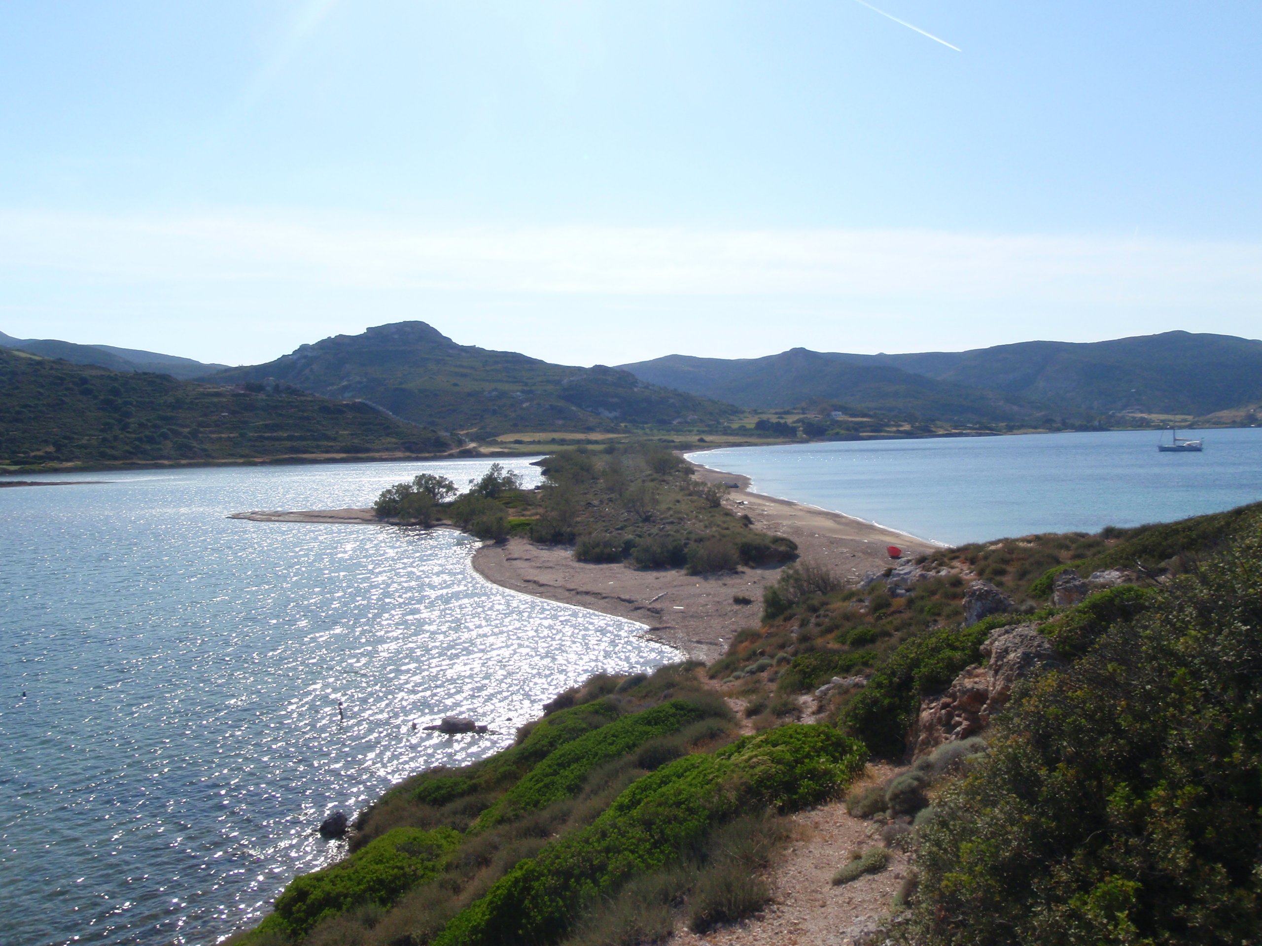 O. Emborios - www.ovnijad.com - Mai. 2011 Photo from Plakes in Milos ...